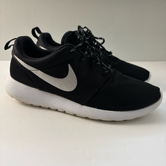 Nike | Shoes | Nike Womens Roshe One 84499402 Black Running Shoes ...